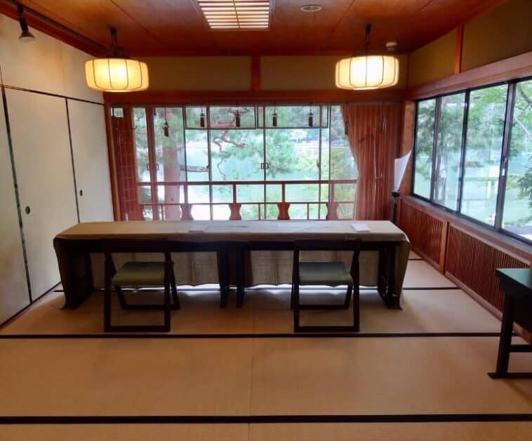 Can Tourists Get Access To Japanese Only Restaurants? - Japan Truly