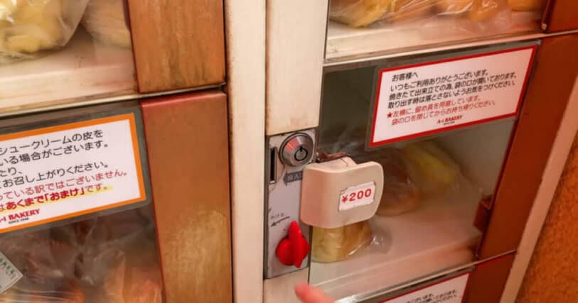 Vending Machines In Yokohama Sells Leftover Bread From Bakery For 30% ...